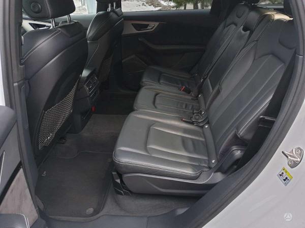 White Audi Q7 e-tron 2016 in Vilnius, with an engine capacity of 3.00 L and mileage of 193 thousand km for 35000 €, photo 11 on AUTOMOTO.COM.LV