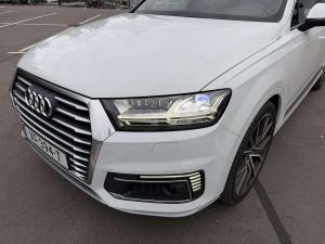 White Audi Q7 e-tron 2016 in Utena, with an engine capacity of 3.00 L and mileage of 147 thousand km for 29900 €, photo 6 on AUTOMOTO.COM.LV