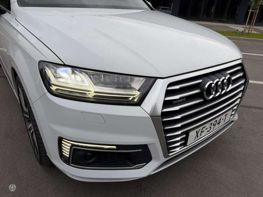 White Audi Q7 e-tron 2016 in Utena, with an engine capacity of 3.00 L and mileage of 147 thousand km for 29900 €, photo 7 on AUTOMOTO.COM.LV