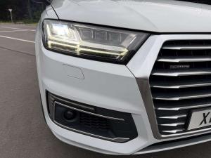 White Audi Q7 e-tron 2016 in Utena, with an engine capacity of 3.00 L and mileage of 147 thousand km for 29900 €, photo 9 on AUTOMOTO.COM.LV