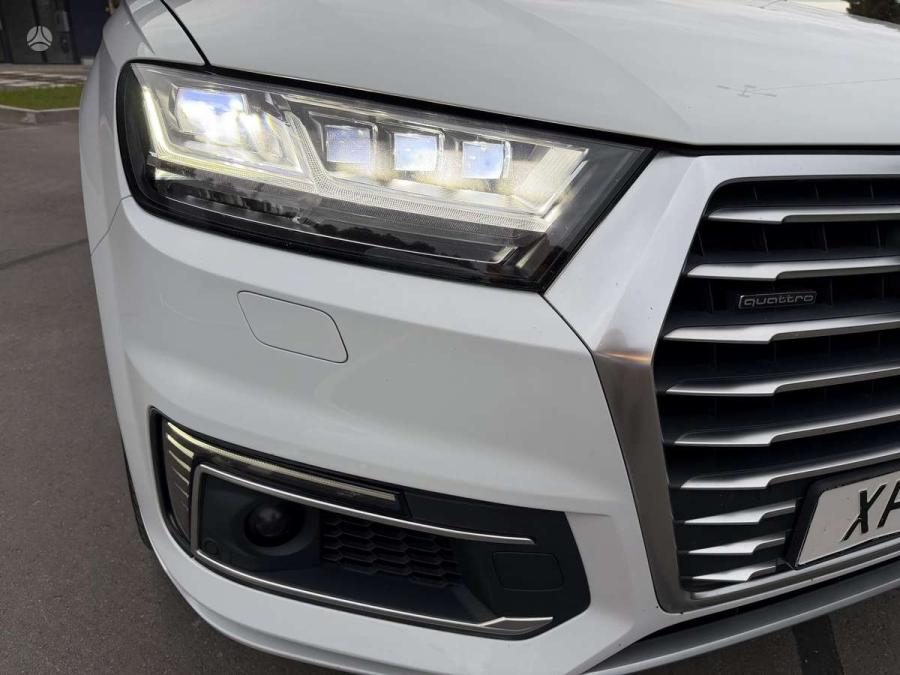 White Audi Q7 e-tron 2016 in Utena, with an engine capacity of 3.00 L and mileage of 147 thousand km for 29900 €, photo 11 on AUTOMOTO.COM.LV
