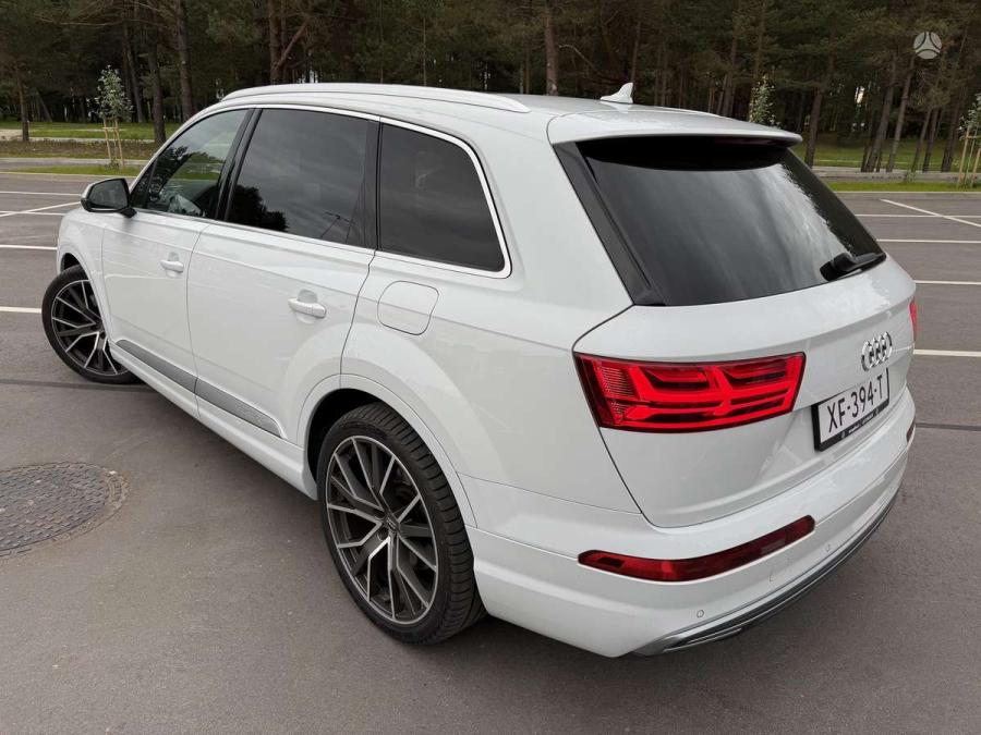 White Audi Q7 e-tron 2016 in Utena, with an engine capacity of 3.00 L and mileage of 147 thousand km for 29900 €, photo 12 on AUTOMOTO.COM.LV