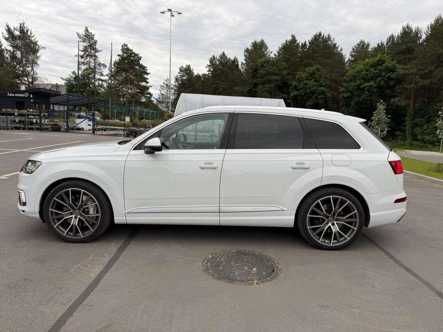 White Audi Q7 e-tron 2016 in Utena, with an engine capacity of 3.00 L and mileage of 147 thousand km for 29900 €, photo 18 on AUTOMOTO.COM.LV