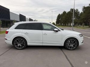 White Audi Q7 e-tron 2016 in Utena, with an engine capacity of 3.00 L and mileage of 147 thousand km for 29900 €, photo 19 on AUTOMOTO.COM.LV