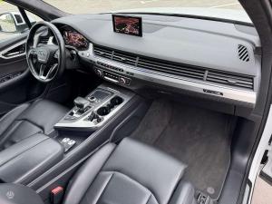 White Audi Q7 e-tron 2016 in Utena, with an engine capacity of 3.00 L and mileage of 147 thousand km for 29900 €, photo 30 on AUTOMOTO.COM.LV