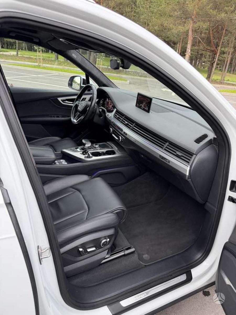 White Audi Q7 e-tron 2016 in Utena, with an engine capacity of 3.00 L and mileage of 147 thousand km for 29900 €, photo 31 on AUTOMOTO.COM.LV