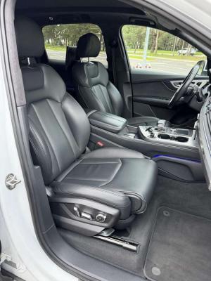 White Audi Q7 e-tron 2016 in Utena, with an engine capacity of 3.00 L and mileage of 147 thousand km for 29900 €, photo 32 on AUTOMOTO.COM.LV