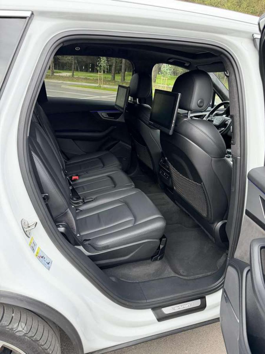 White Audi Q7 e-tron 2016 in Utena, with an engine capacity of 3.00 L and mileage of 147 thousand km for 29900 €, photo 33 on AUTOMOTO.COM.LV
