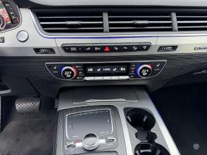 White Audi Q7 e-tron 2016 in Utena, with an engine capacity of 3.00 L and mileage of 147 thousand km for 29900 €, photo 38 on AUTOMOTO.COM.LV