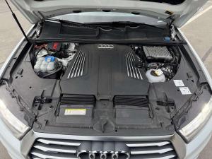 White Audi Q7 e-tron 2016 in Utena, with an engine capacity of 3.00 L and mileage of 147 thousand km for 29900 €, photo 48 on AUTOMOTO.COM.LV