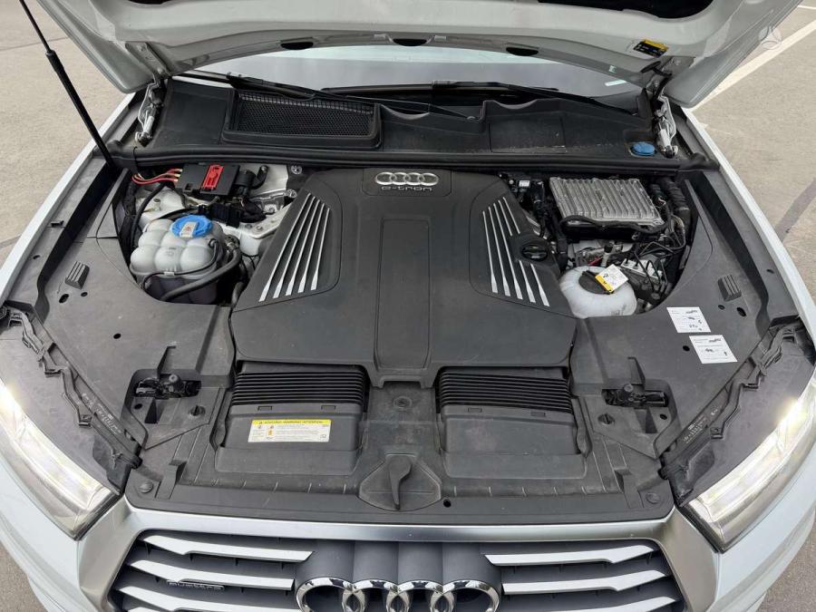 White Audi Q7 e-tron 2016 in Utena, with an engine capacity of 3.00 L and mileage of 147 thousand km for 29900 €, photo 48 on AUTOMOTO.COM.LV