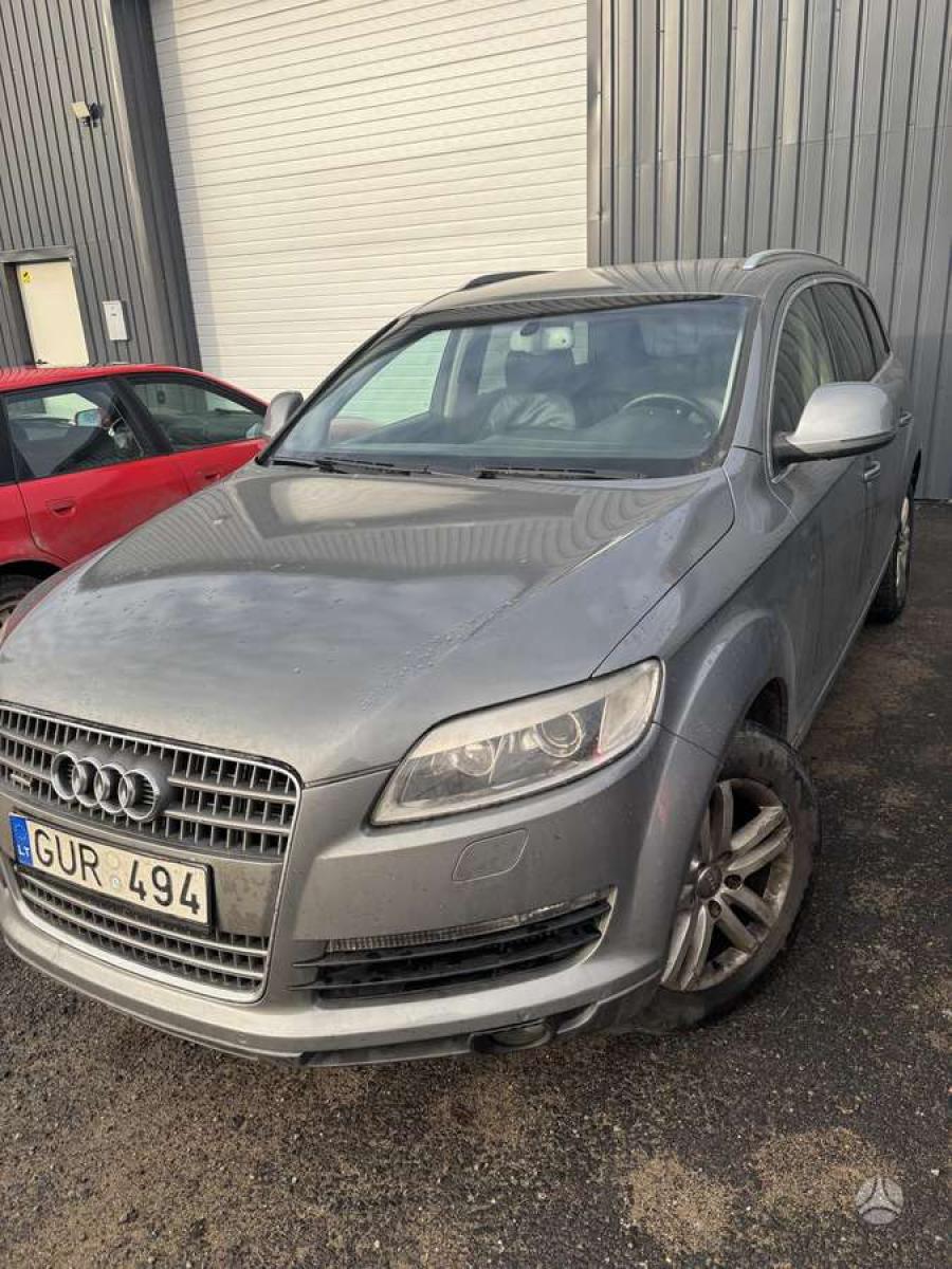 Grey Audi Q7 2006 in Vilnius, with an engine capacity of 2.97 L and mileage of 390 thousand km for 2500 €, photo 1 on AUTOMOTO.COM.LV