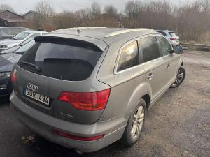 Grey Audi Q7 2006 in Vilnius, with an engine capacity of 2.97 L and mileage of 390 thousand km for 2500 €, photo 3 on AUTOMOTO.COM.LV
