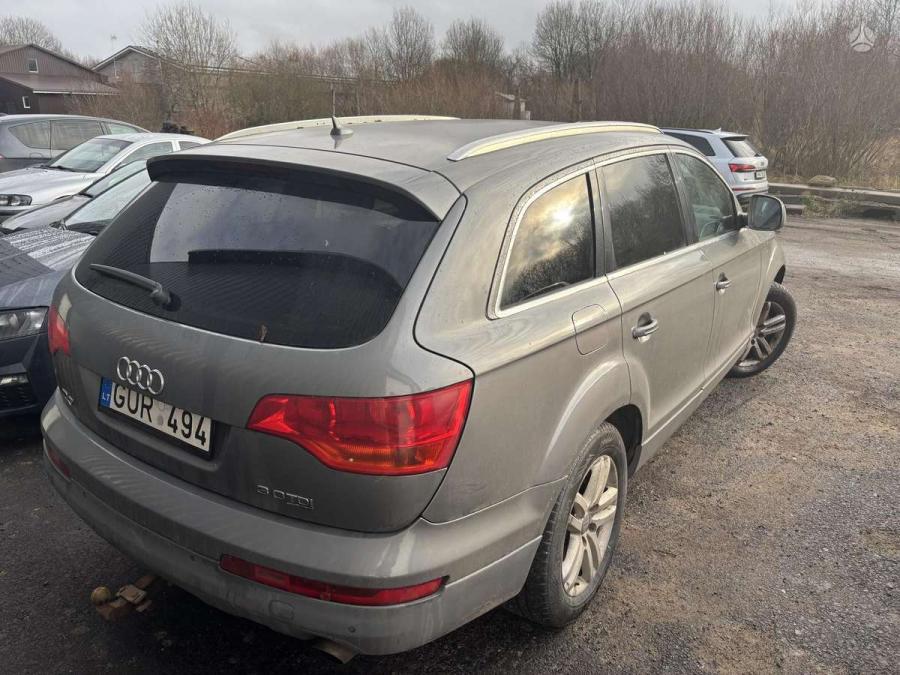 Grey Audi Q7 2006 in Vilnius, with an engine capacity of 2.97 L and mileage of 390 thousand km for 2500 €, photo 3 on AUTOMOTO.COM.LV