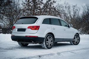 Grey Audi Q7 2006 in Vilnius, with an engine capacity of 2.97 L and mileage of 432 thousand km for 4400 €, photo 3 on AUTOMOTO.COM.LV
