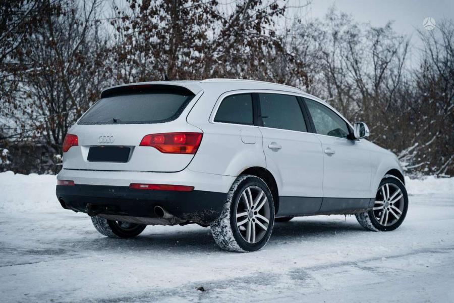 Grey Audi Q7 2006 in Vilnius, with an engine capacity of 2.97 L and mileage of 432 thousand km for 4400 €, photo 3 on AUTOMOTO.COM.LV