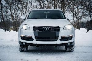 Grey Audi Q7 2006 in Vilnius, with an engine capacity of 2.97 L and mileage of 432 thousand km for 4400 €, photo 5 on AUTOMOTO.COM.LV