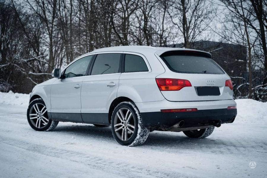 Grey Audi Q7 2006 in Vilnius, with an engine capacity of 2.97 L and mileage of 432 thousand km for 4400 €, photo 7 on AUTOMOTO.COM.LV
