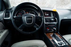 Grey Audi Q7 2006 in Vilnius, with an engine capacity of 2.97 L and mileage of 432 thousand km for 4400 €, photo 14 on AUTOMOTO.COM.LV