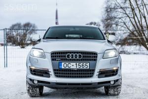 Grey Audi Q7 2006 in Riga, with an engine capacity of 3.00 L and mileage of 390 thousand km for 6790 €, photo 3 on AUTOMOTO.COM.LV