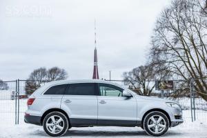 Grey Audi Q7 2006 in Riga, with an engine capacity of 3.00 L and mileage of 390 thousand km for 6790 €, photo 5 on AUTOMOTO.COM.LV