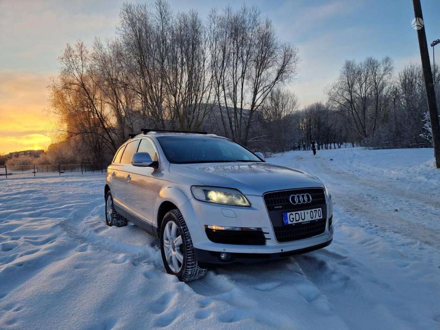 Grey Audi Q7 2006 in Vilnius, with an engine capacity of 2.97 L and mileage of 247 thousand km for 4000 €, photo 1 on AUTOMOTO.COM.LV