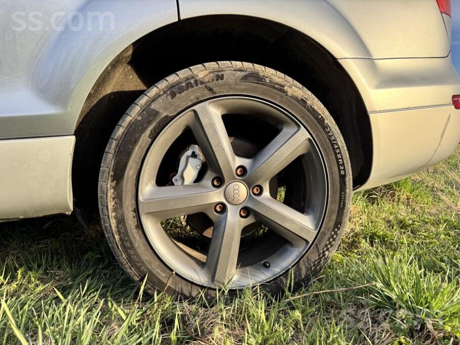 Grey Audi Q7 2006 in Riga, with an engine capacity of 3.00 L and mileage of 322 thousand km for 5500 €, photo 8 on AUTOMOTO.COM.LV