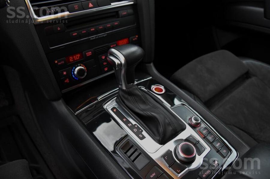 Grey Audi Q7 2006 in Riga, with an engine capacity of 3.00 L and mileage of 322 thousand km for 5500 €, photo 18 on AUTOMOTO.COM.LV