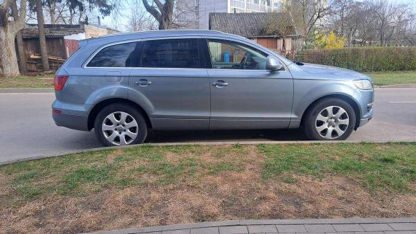 Grey Audi Q7 2006 in Jonava, with an engine capacity of 4.16 L and mileage of 186 thousand km for 5990 €, photo 4 on AUTOMOTO.COM.LV