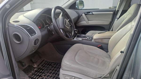 Grey Audi Q7 2006 in Jonava, with an engine capacity of 4.16 L and mileage of 186 thousand km for 5990 €, photo 8 on AUTOMOTO.COM.LV