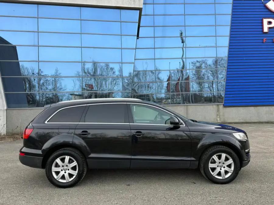 Grey Audi Q7 2006 in Riga, with an engine capacity of 3.00 L and mileage of 316 thousand km for 6390 €, photo 5 on AUTOMOTO.COM.LV