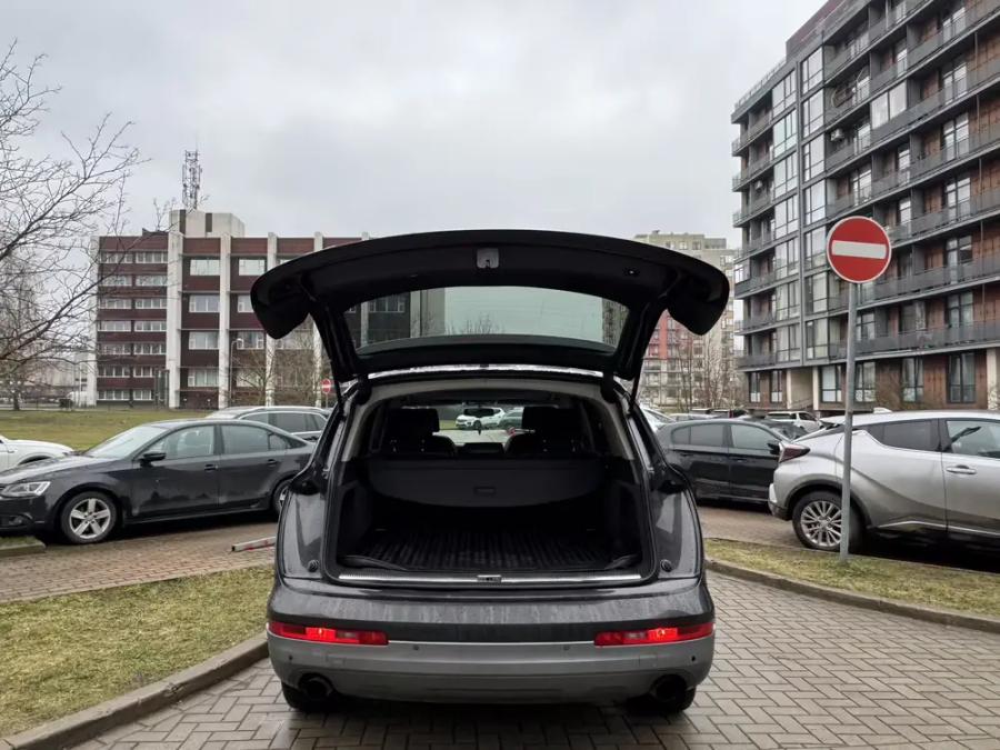 Grey Audi Q7 2006 in Riga, with an engine capacity of 3.00 L and mileage of 313 thousand km for 4990 €, photo 10 on AUTOMOTO.COM.LV