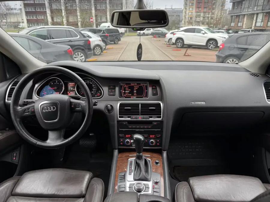 Grey Audi Q7 2006 in Riga, with an engine capacity of 3.00 L and mileage of 313 thousand km for 4990 €, photo 17 on AUTOMOTO.COM.LV