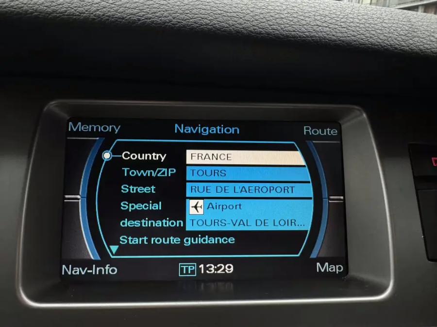 Grey Audi Q7 2006 in Riga, with an engine capacity of 3.00 L and mileage of 313 thousand km for 4990 €, photo 20 on AUTOMOTO.COM.LV