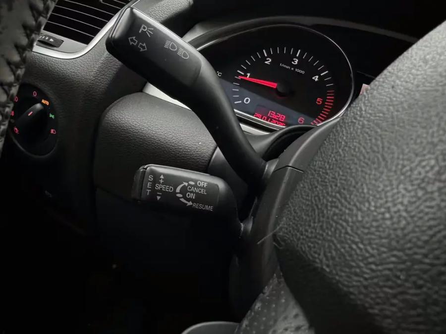 Grey Audi Q7 2006 in Riga, with an engine capacity of 3.00 L and mileage of 313 thousand km for 4990 €, photo 35 on AUTOMOTO.COM.LV