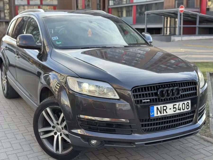Grey Audi Q7 2006 in Riga, with an engine capacity of 3.00 L and mileage of 324 thousand km for 6490 €, photo 1 on AUTOMOTO.COM.LV