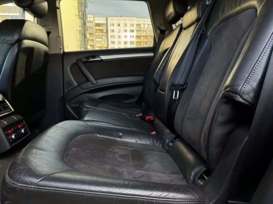 Grey Audi Q7 2006 in Riga, with an engine capacity of 3.00 L and mileage of 324 thousand km for 6490 €, photo 23 on AUTOMOTO.COM.LV
