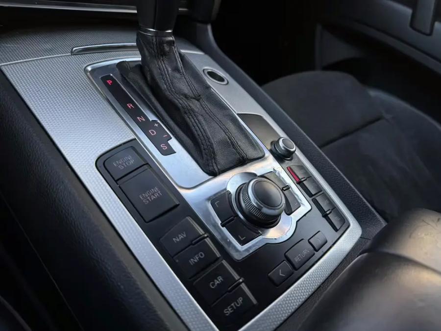 Grey Audi Q7 2006 in Riga, with an engine capacity of 3.00 L and mileage of 324 thousand km for 6490 €, photo 32 on AUTOMOTO.COM.LV