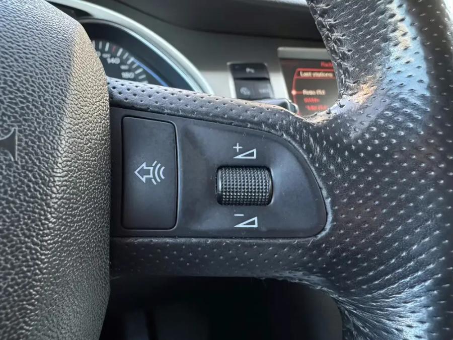 Grey Audi Q7 2006 in Riga, with an engine capacity of 3.00 L and mileage of 324 thousand km for 6490 €, photo 39 on AUTOMOTO.COM.LV