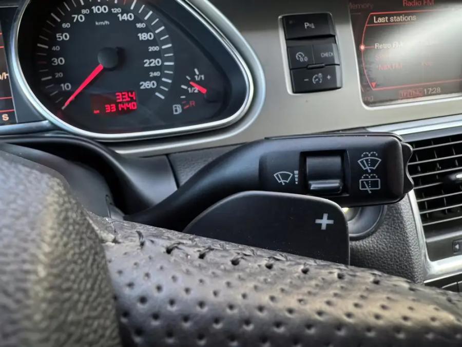 Grey Audi Q7 2006 in Riga, with an engine capacity of 3.00 L and mileage of 324 thousand km for 6490 €, photo 41 on AUTOMOTO.COM.LV