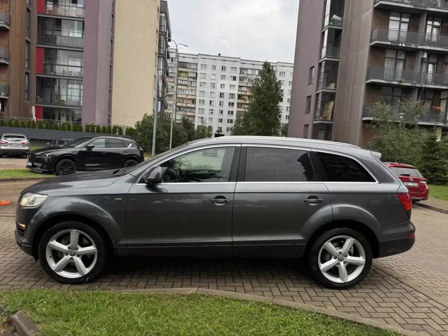 Grey Audi Q7 2006 in Riga, with an engine capacity of 3.00 L and mileage of 325 thousand km for 5990 €, photo 4 on AUTOMOTO.COM.LV