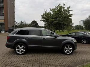 Grey Audi Q7 2006 in Riga, with an engine capacity of 3.00 L and mileage of 325 thousand km for 5990 €, photo 5 on AUTOMOTO.COM.LV