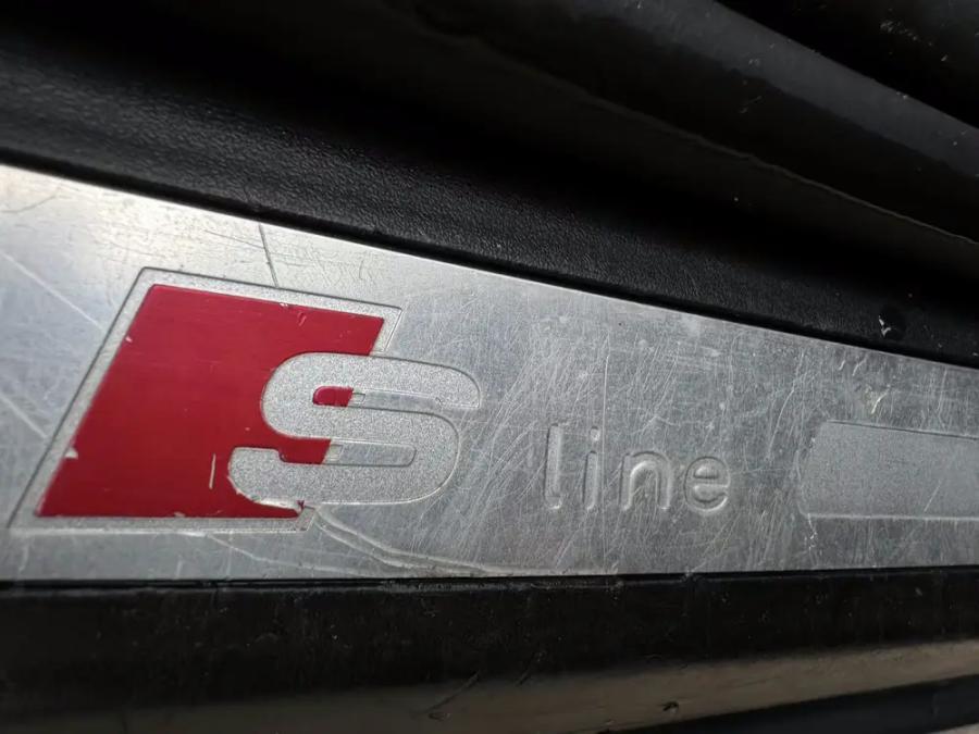 Grey Audi Q7 2006 in Riga, with an engine capacity of 3.00 L and mileage of 325 thousand km for 5990 €, photo 9 on AUTOMOTO.COM.LV