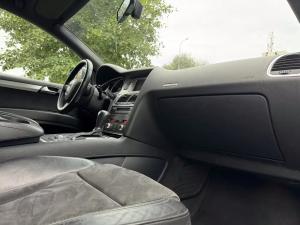 Grey Audi Q7 2006 in Riga, with an engine capacity of 3.00 L and mileage of 325 thousand km for 5990 €, photo 10 on AUTOMOTO.COM.LV