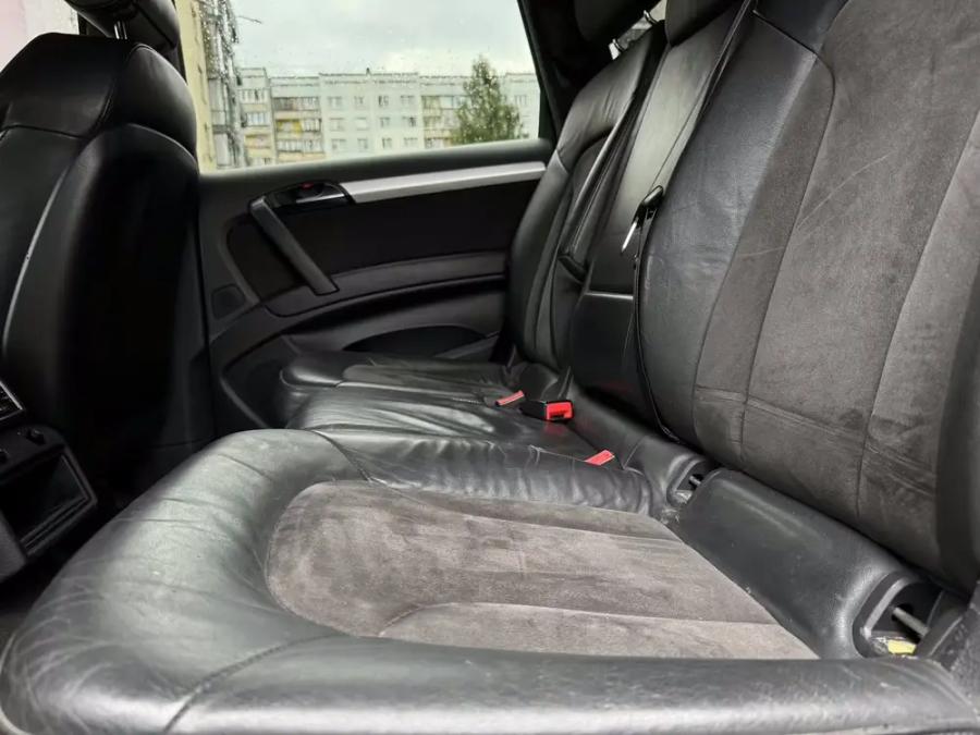 Grey Audi Q7 2006 in Riga, with an engine capacity of 3.00 L and mileage of 325 thousand km for 5990 €, photo 15 on AUTOMOTO.COM.LV