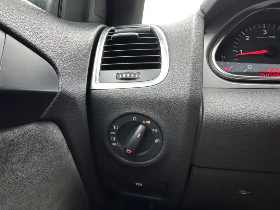 Grey Audi Q7 2006 in Riga, with an engine capacity of 3.00 L and mileage of 325 thousand km for 5990 €, photo 31 on AUTOMOTO.COM.LV