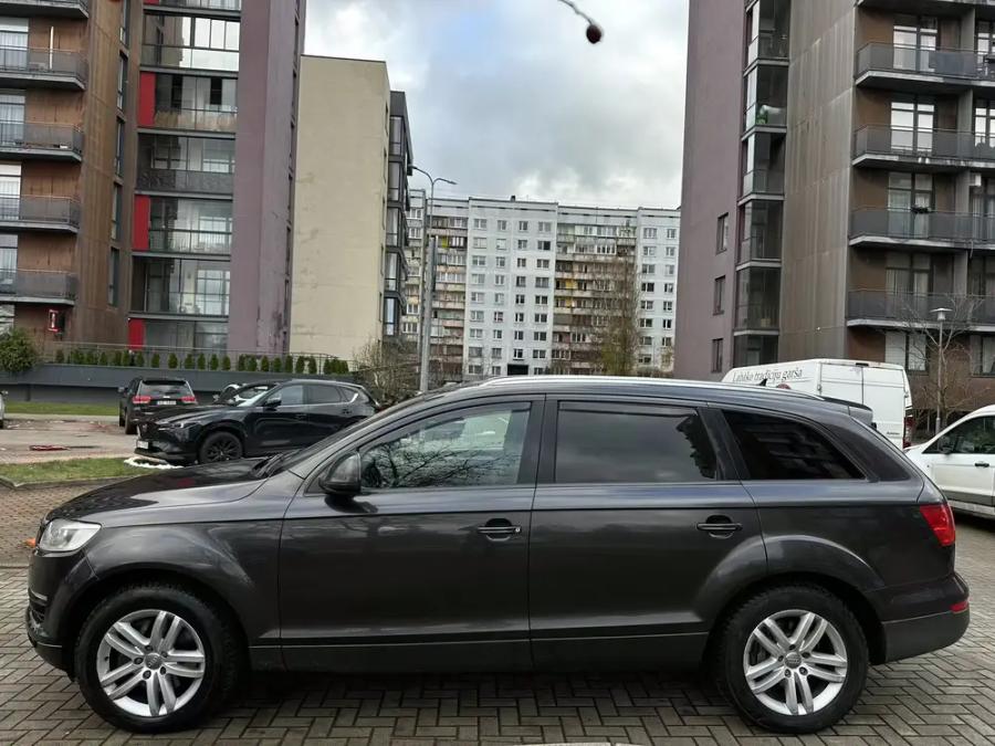 Grey Audi Q7 2006 in Riga, with an engine capacity of 3.00 L and mileage of 344 thousand km for 6490 €, photo 3 on AUTOMOTO.COM.LV