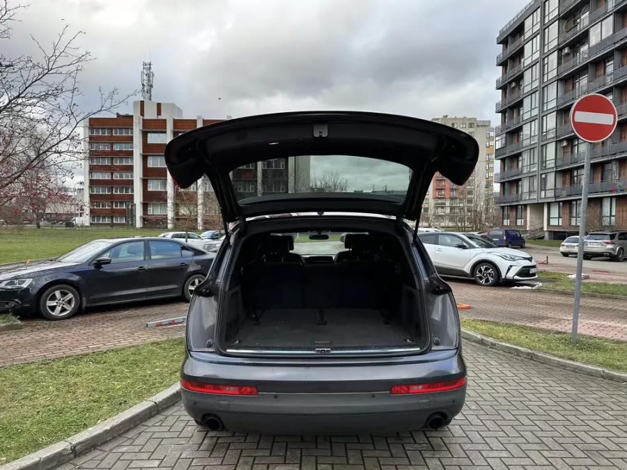 Grey Audi Q7 2006 in Riga, with an engine capacity of 3.00 L and mileage of 344 thousand km for 6490 €, photo 5 on AUTOMOTO.COM.LV