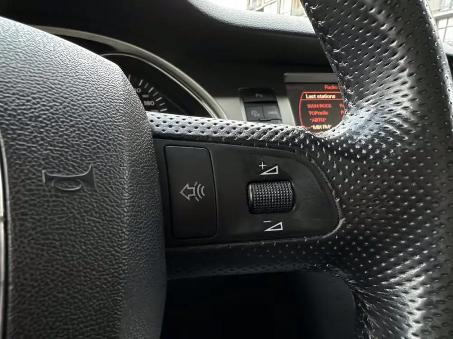 Grey Audi Q7 2006 in Riga, with an engine capacity of 3.00 L and mileage of 344 thousand km for 6490 €, photo 30 on AUTOMOTO.COM.LV