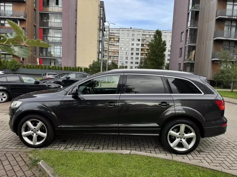 Grey Audi Q7 2006 in Riga, with an engine capacity of 3.00 L and mileage of 356 thousand km for 7490 €, photo 3 on AUTOMOTO.COM.LV
